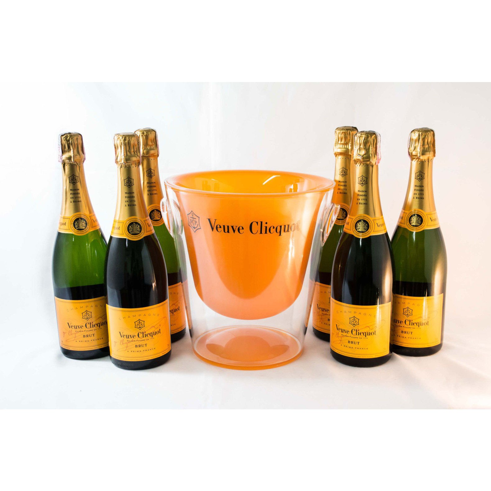 Kit 6 Champagne Veuve Clicquot Brut (750ml) + 1 Balde Trendy - Banca do ...